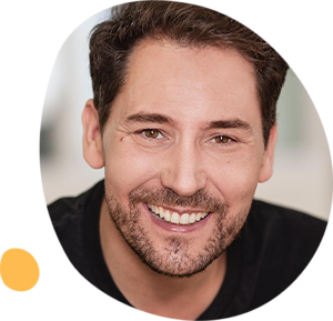 Notable Javier Godino como el valiente soñador Saint-Exupery en ...